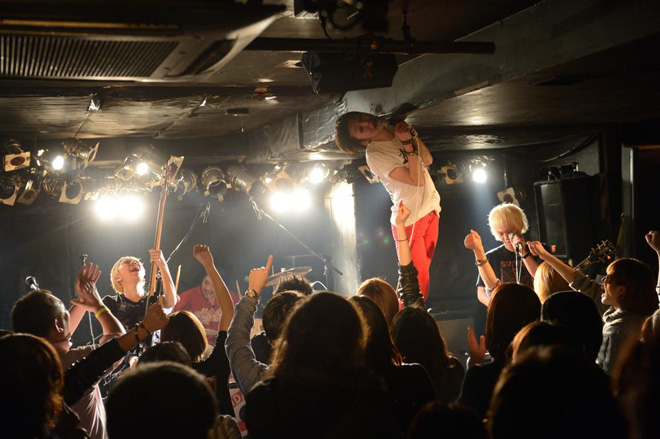 【ライブレポート】SUNDAYS、サポート新メンバーはaki | BARKS