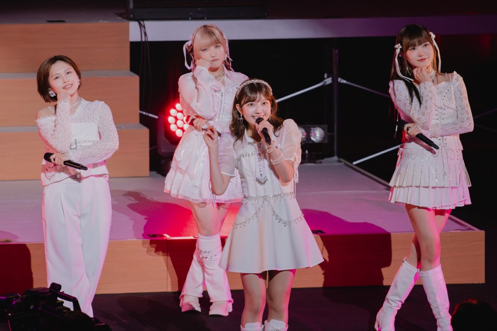 BEYOOOOONDS、春コンサートツアー開幕。ボールルームをテーマに多彩パフォーマンス | BARKS