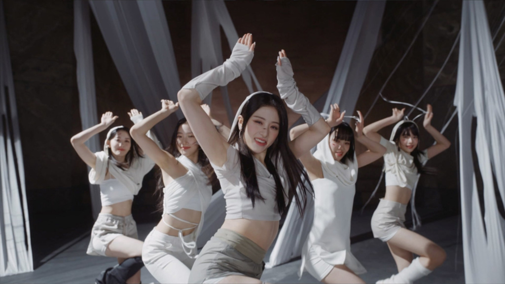 LE SSERAFIM、高難易度+パワフルな「UNFORGIVEN (feat. Nile Rodgers)」パフォーマンスMV公開 | BARKS