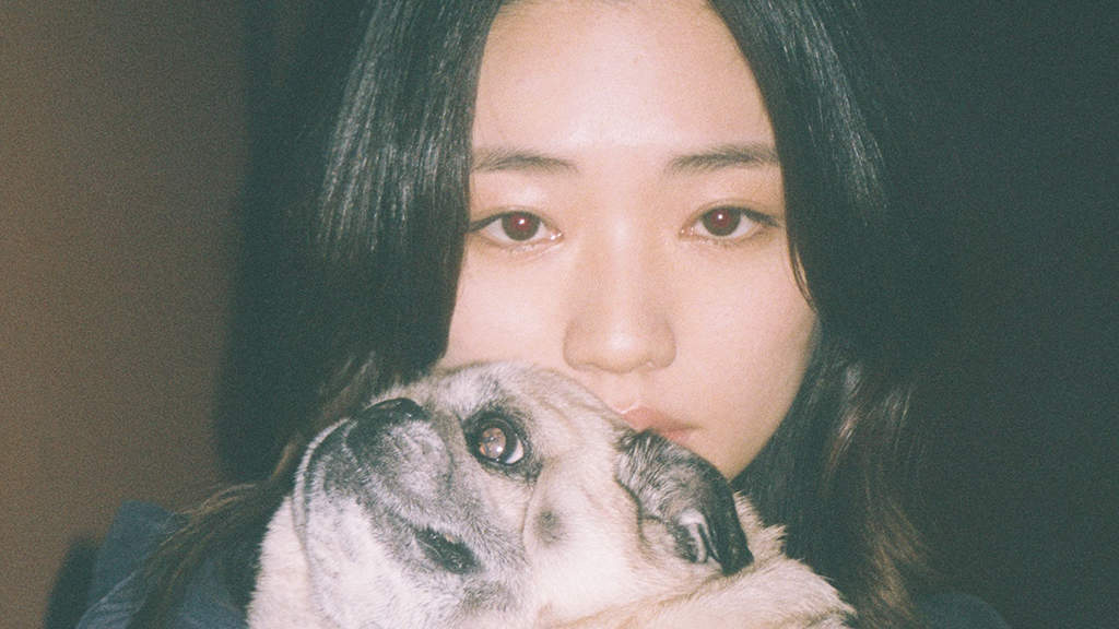 にしな、アニメ『ドッグシグナル』ED曲「シュガースポット」MV公開 | BARKS