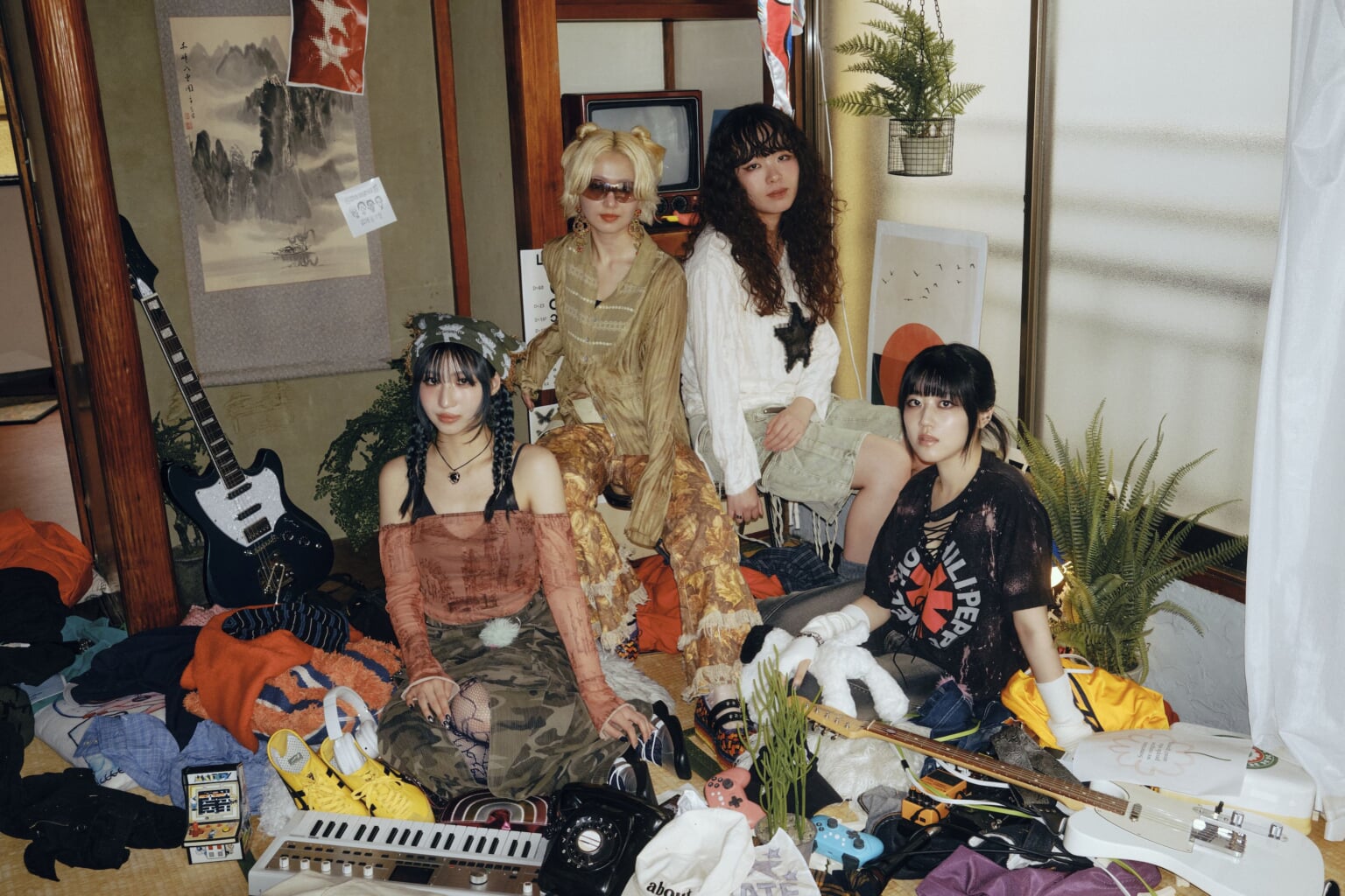 CHIANZ、1年ぶりの2nd EP『MESSY』リリース | BARKS