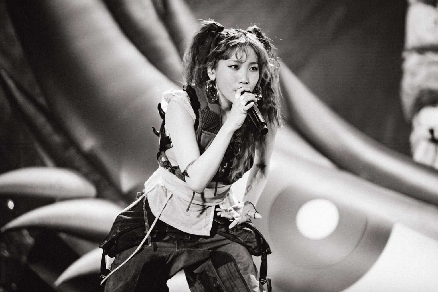 【ライブレポート】YOASOBI、WEMBLEY ARENAの熱狂、ロンドンに鳴り響く「夜に駆ける」J-POP | BARKS