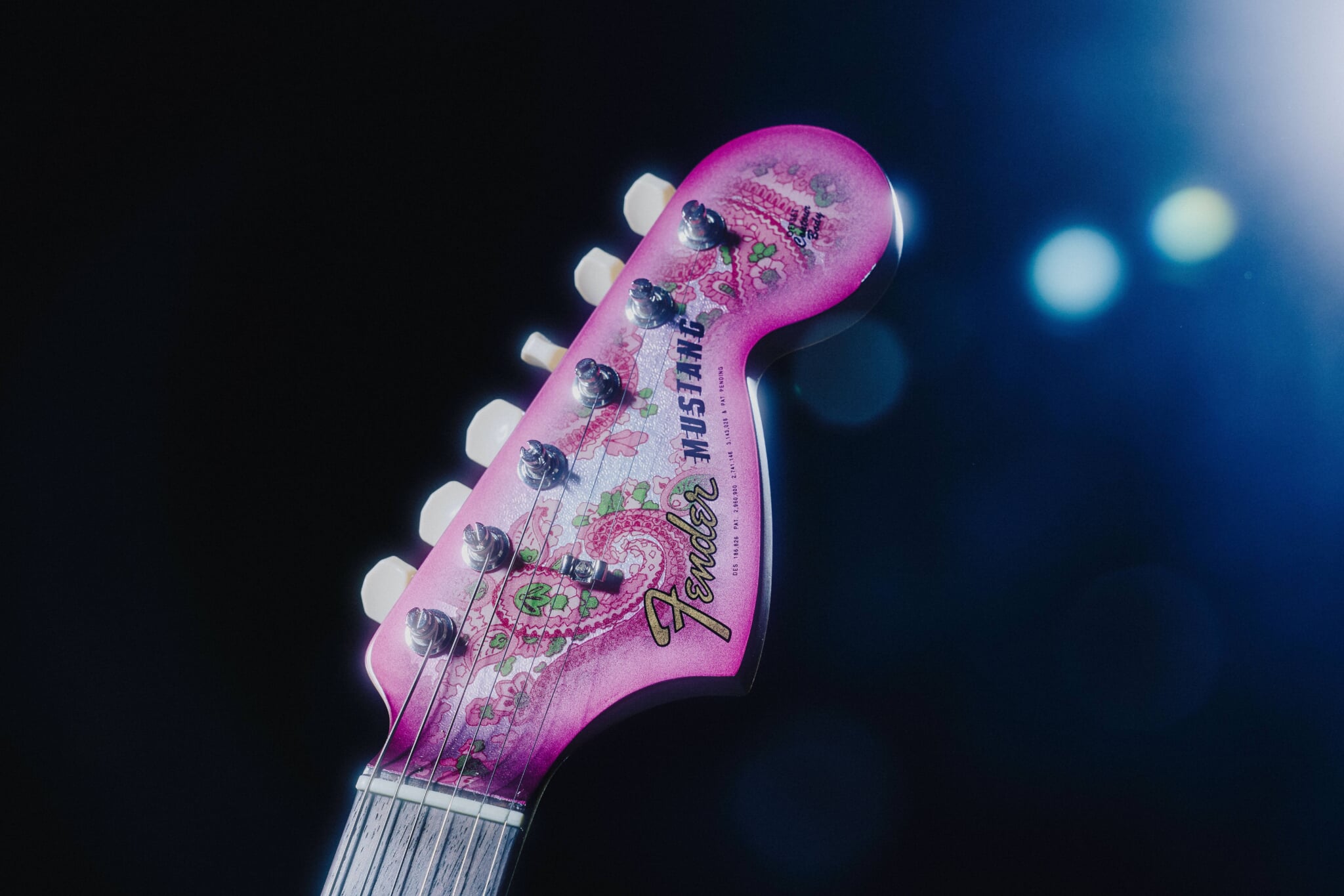 ペイズリー・ムスタングの新Charモデル新登場、「2本目はこれにしたらいいんじゃないかな（笑）」 | BARKS