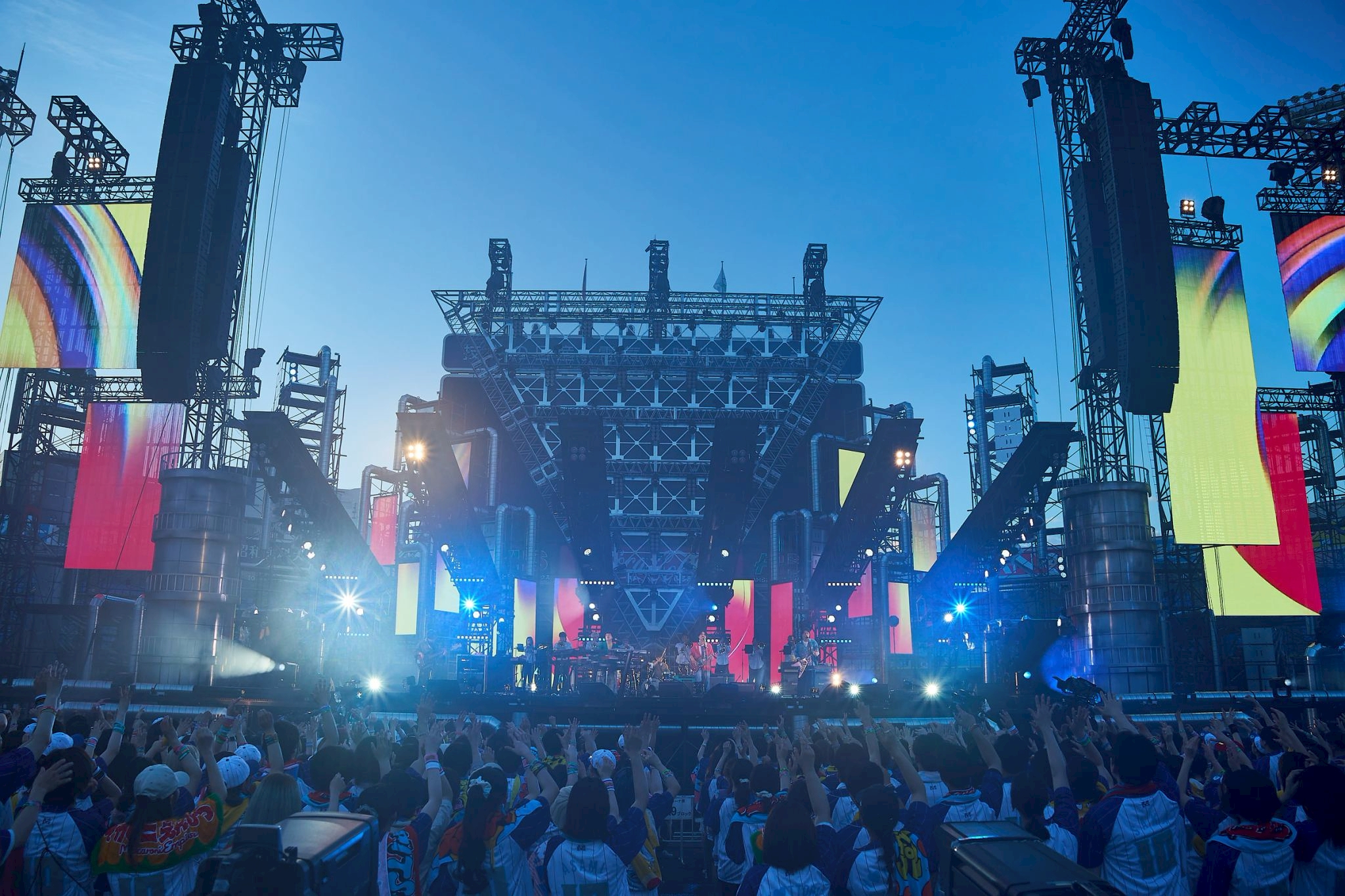 【ライブレポート】マカロニえんぴつ、横浜スタジアム2DAYSに55,000人集結「胸がいっぱいです」 | BARKS