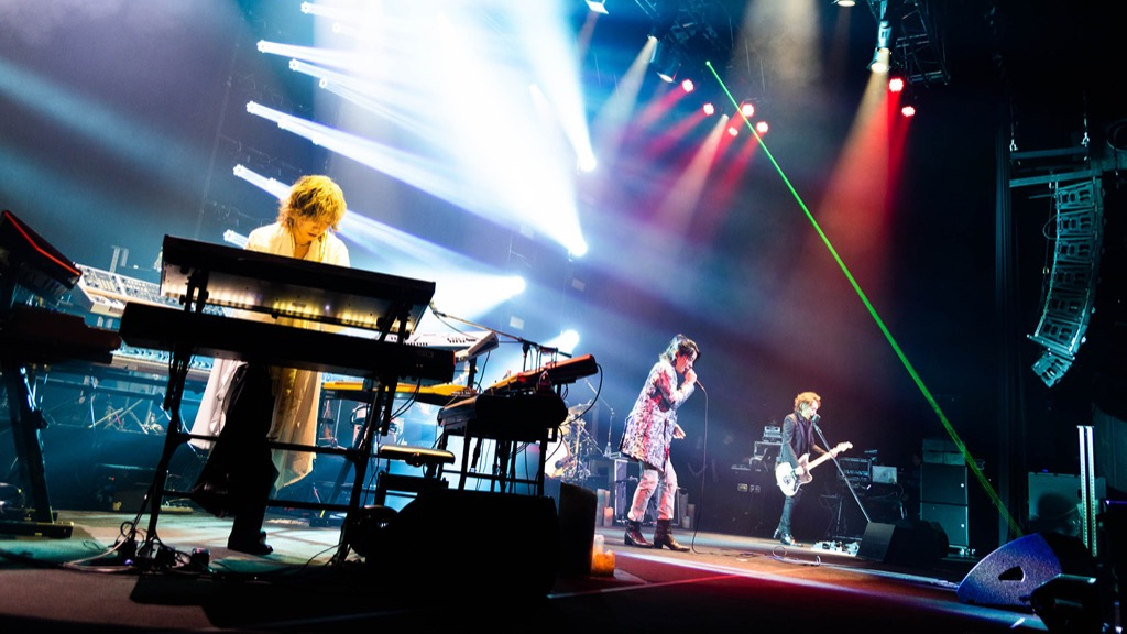 ORANGE RANGE、新曲「マジで世界変えちゃう5秒前」MV公開。久しぶりのメンバー5人でのバンドシーンやシュールな決めポーズも | BARKS