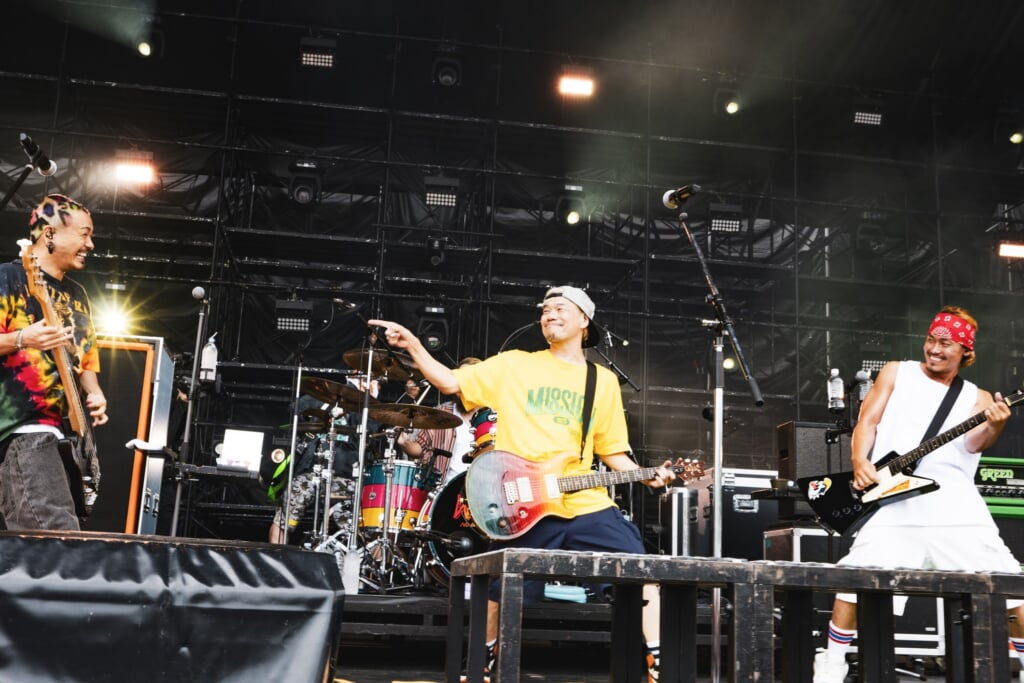 【速レポ】＜京都大作戦2025＞WANIMA「大作戦限定のセットリストやっていいですか」 | BARKS