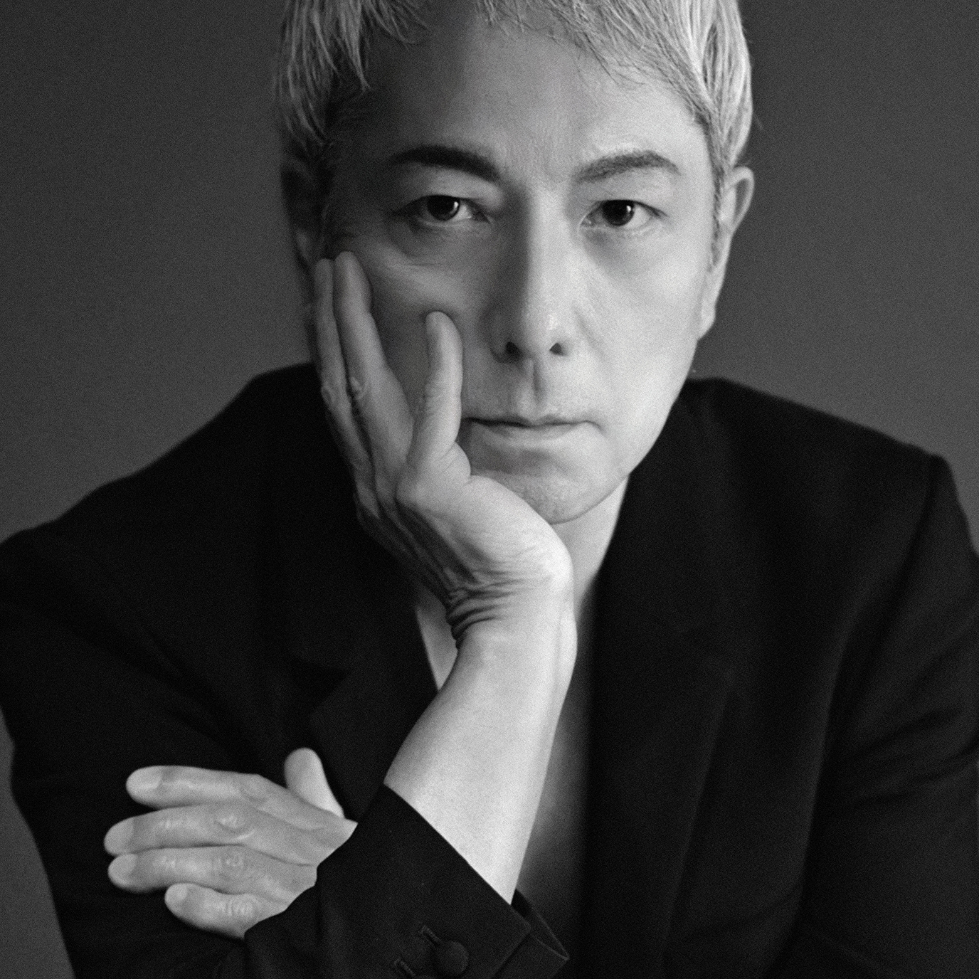 【ライブレポート】佐野元春、アニバーサリーツアー初日で熱唱、45年のキャリアを更新し続けるステージング | BARKS