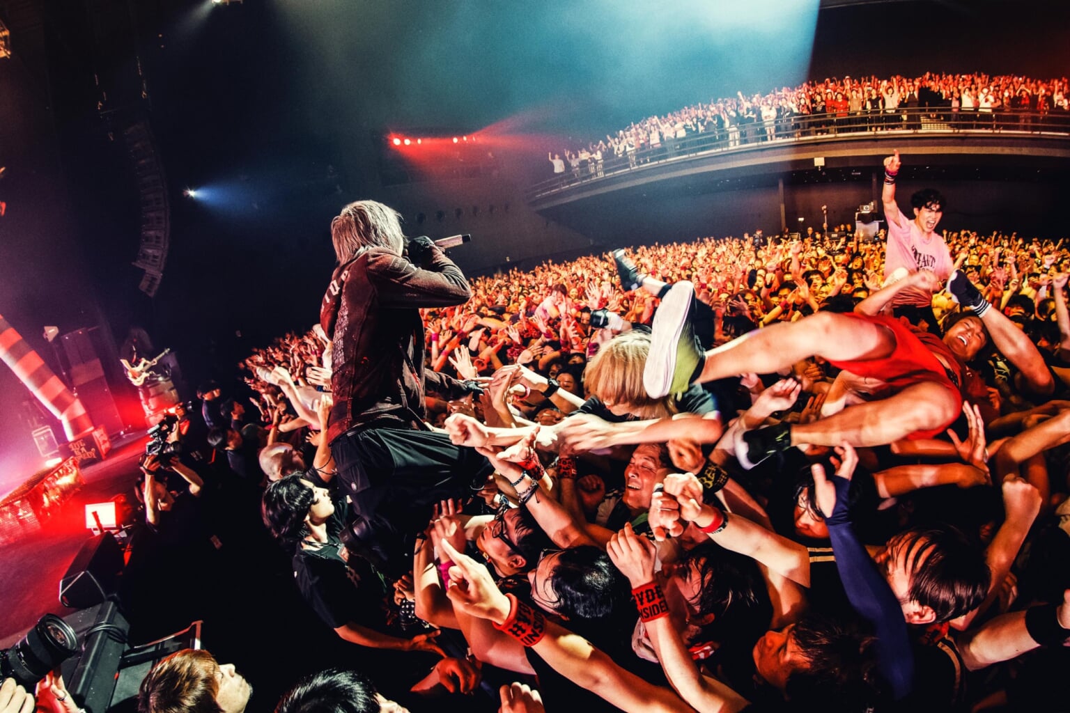 【ライヴレポート】HYDE、ワールドツアー＜HYDE [INSIDE]＞より“BEAUTY & THE BEAST”神奈川公演で「男子！ 女子！ 命を燃やせ！」 | BARKS