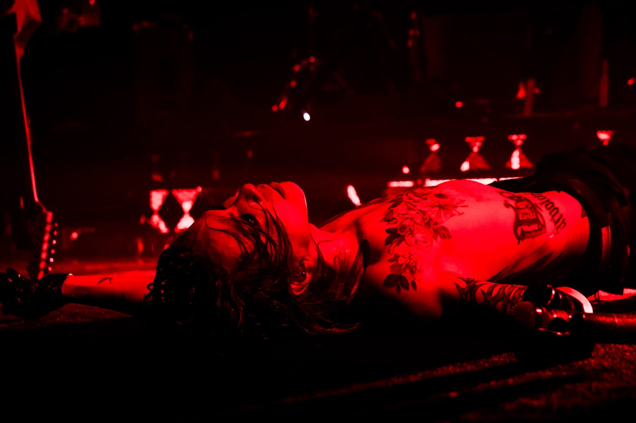 【ライヴレポート】HYDE、ワールドツアー＜HYDE [INSIDE]＞より“BEAUTY & THE BEAST”神奈川公演で「男子！ 女子！ 命を燃やせ！」 | BARKS