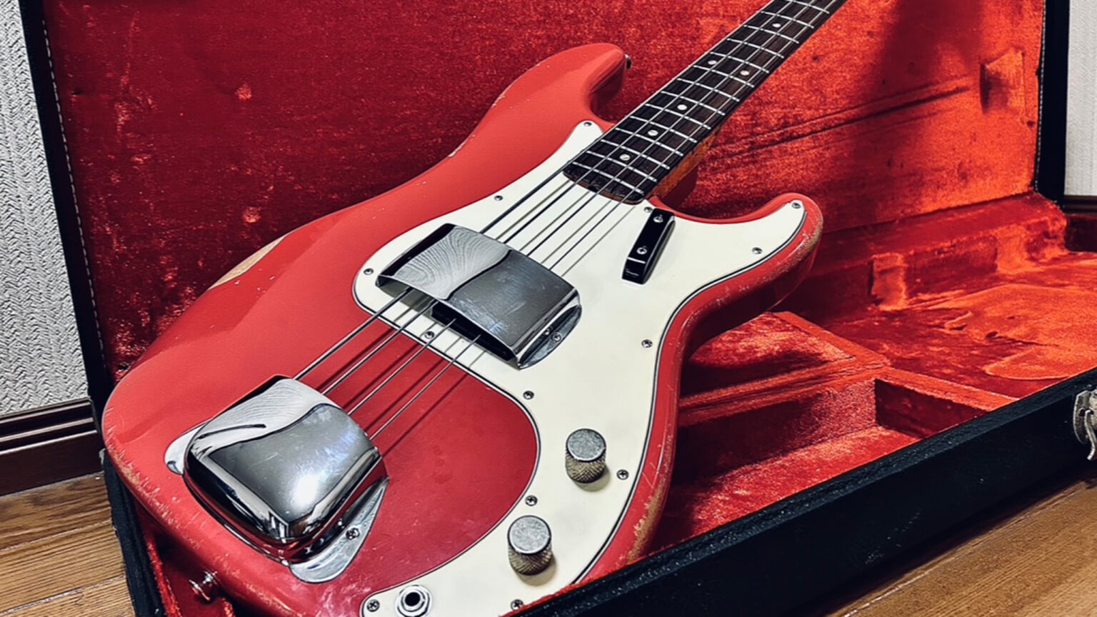 ペイズリー・ムスタングの新Charモデル新登場、「2本目はこれにしたらいいんじゃないかな（笑）」 | BARKS