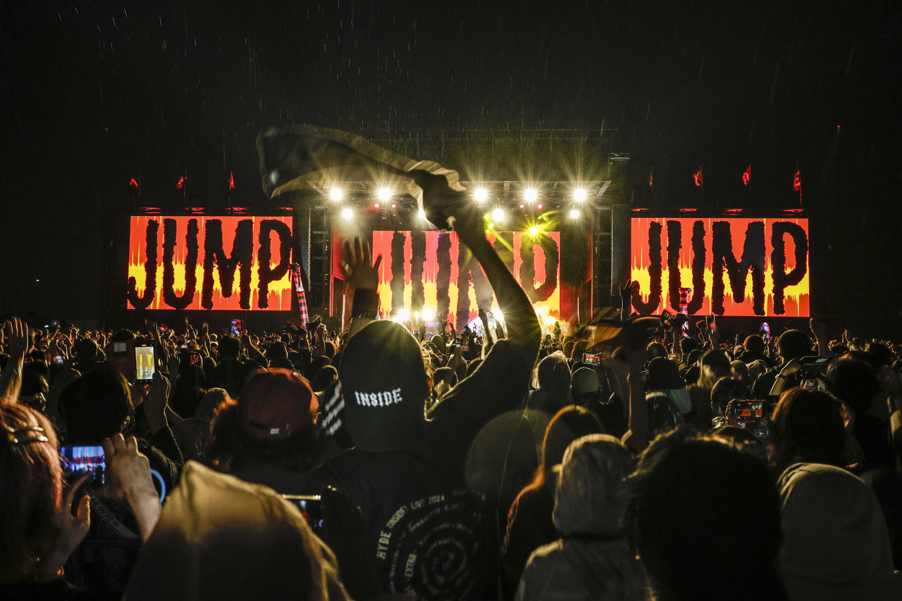 【ライヴレポート】HYDE、大阪・関西万博を制圧「モッシュピットができる万博ライヴは後にも先にもない」 | BARKS