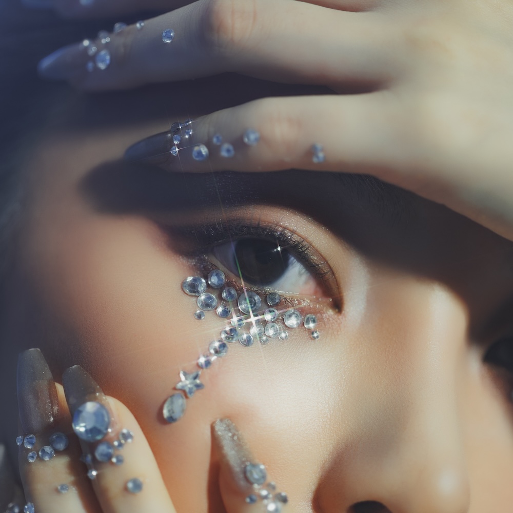 家入レオ、ドラマ『ESCAPE それは誘拐のはずだった』主題歌「Mirror feat.斎藤宏介」配信リリース&MV公開決定。斎藤宏介とのコラボアー写公開も | BARKS